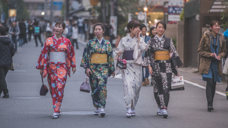Etiquette in Japan: Your Ultimate Guide to Minding Your Manners ...