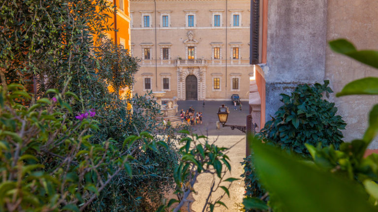 10 Common Scams to Watch Out For in Rome | Intrepid Travel Blog